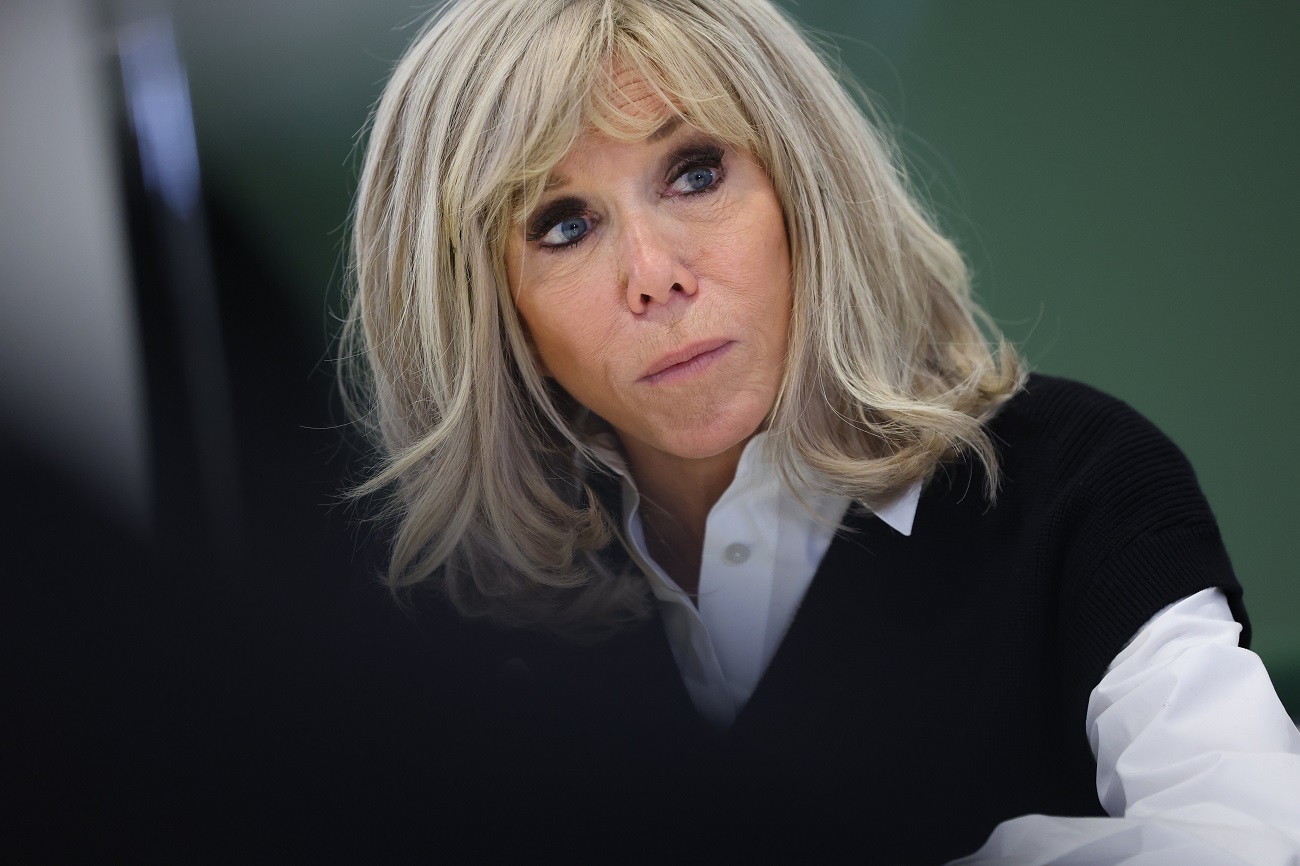 Rumeurs transphobes : Brigitte Macron porte plainte, Emmanuel Macron sollicite Donald Trump