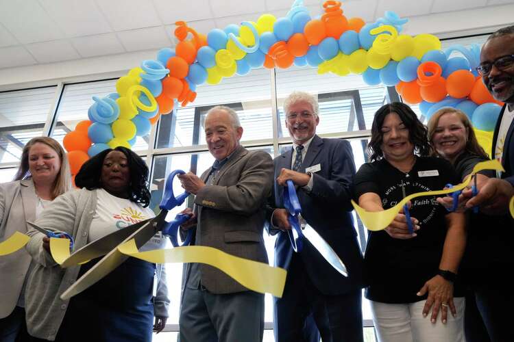 HISD opens its 8th Sunrise Center. Is it enough to replace wraparound ...