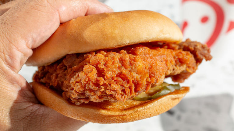 You Can Make A Copycat Chick-Fil-A Sandwich With Just Walmart Ingredients