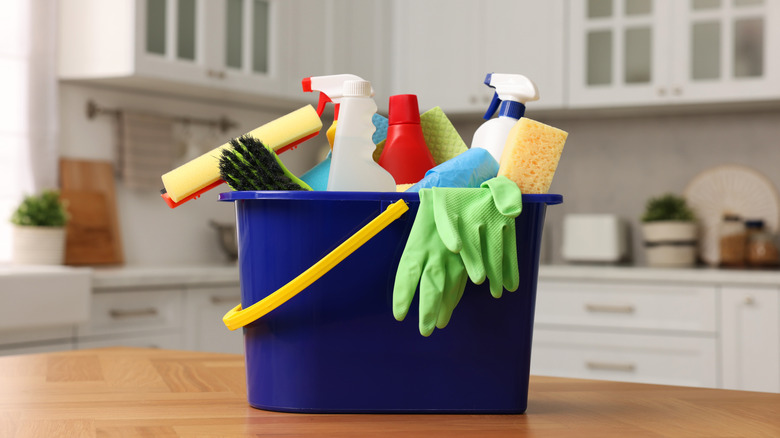 This Pantry Staple Is The Key To Safely Disinfecting Most Food Prep ...