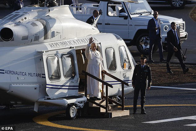 Pope makes rock-star entrance by helicopter for open-air prayer vigil ...