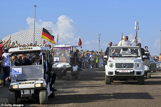 Pope makes rock-star entrance by helicopter for open-air prayer vigil ...