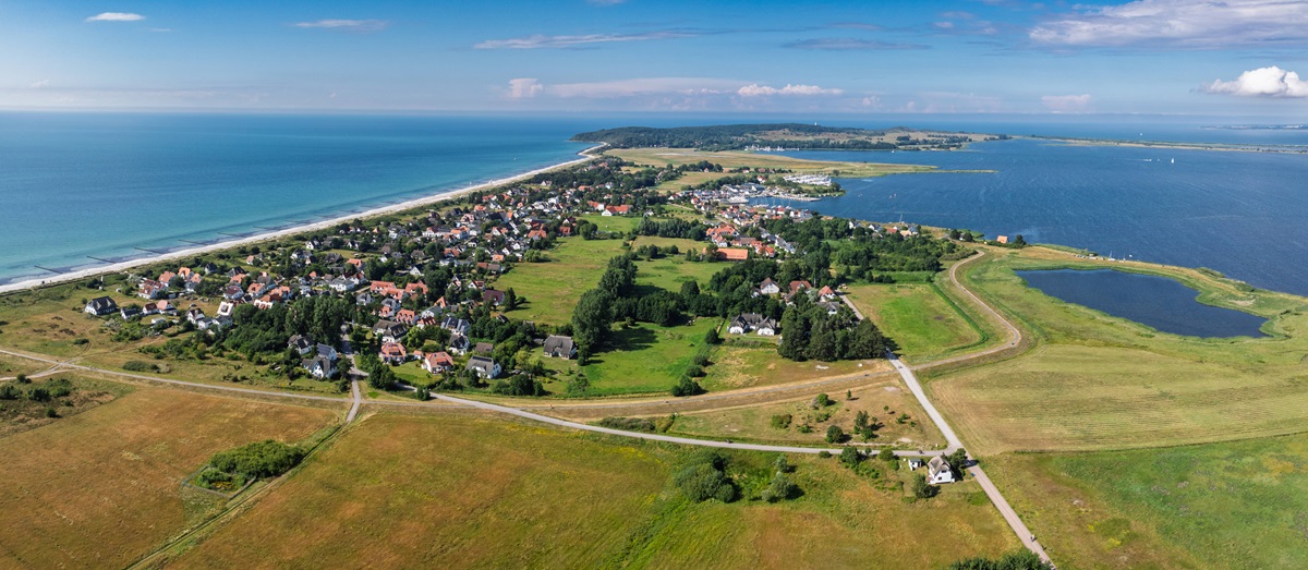 Bei Blick aus dem Fenster trauen Ostsee-Urlauber auf Hiddensee und ...