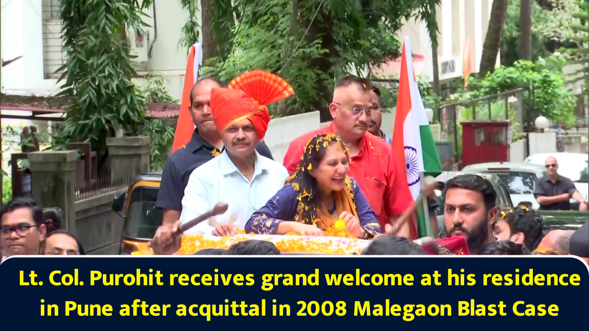 Lt Col. Purohit receives grand welcome at Pune residence after acquittal in 2008 Malegaon Blast Case