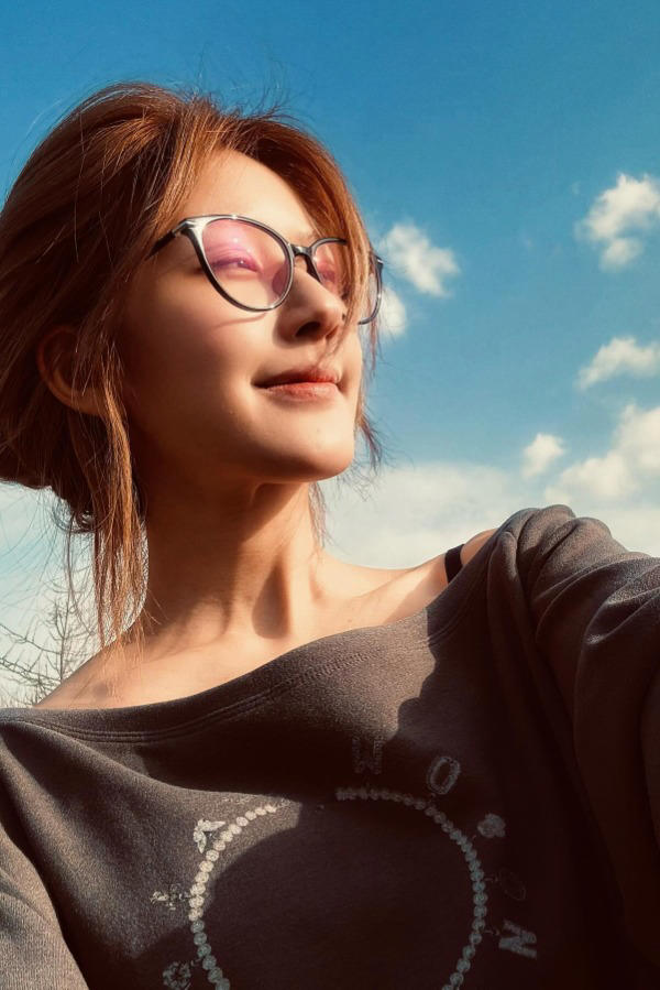 From Hello Kitty hair clip to Bulgari necklace - Zhao Lusi's comeback ...