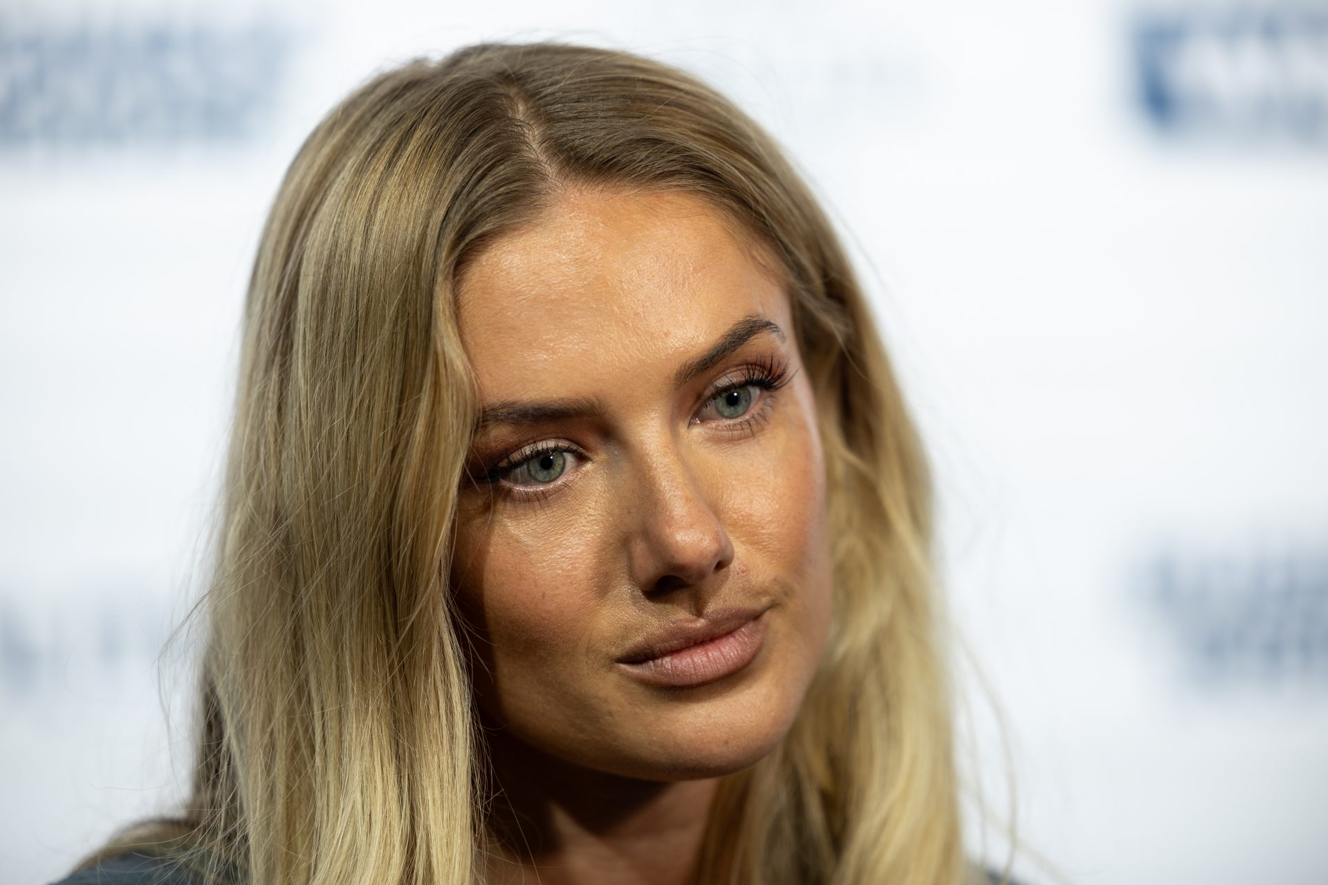 Superb photos of top American distance runner Elise Cranny