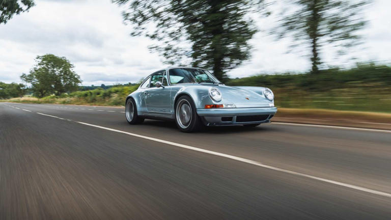 This Custom Air-Cooled Porsche 911 Build Schools The 911 GT3 RS In One ...