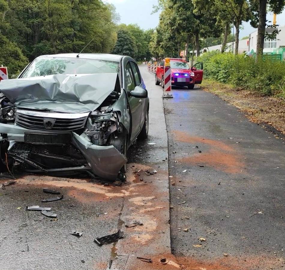 Schwerer Unfall auf der L149 - Zwei Menschen verletzt