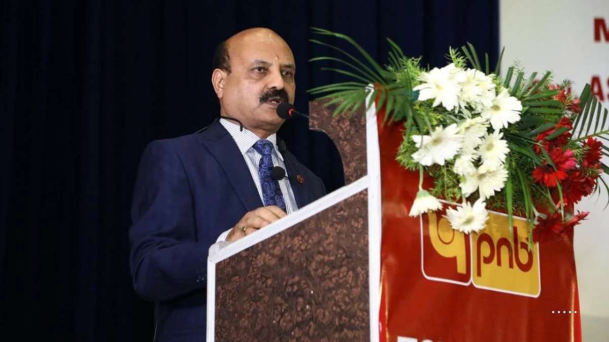 'PNB Poised To Touch Landmark ₹30 Lakh Crore Total Business By FY26 End ...