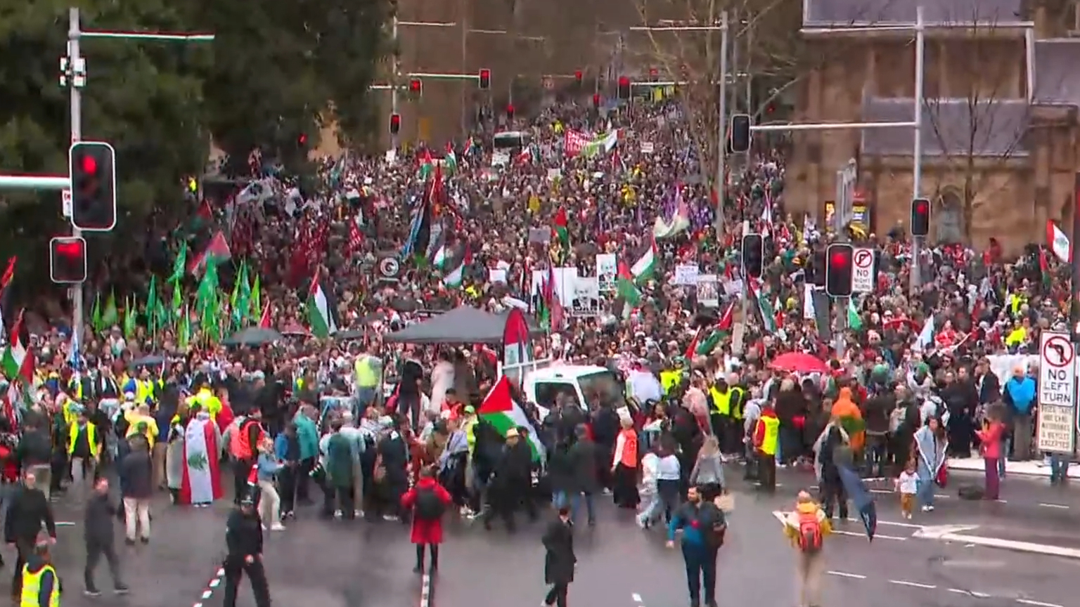 Police feared crowd crush amid 'perilous' Sydney Harbour Bridge march