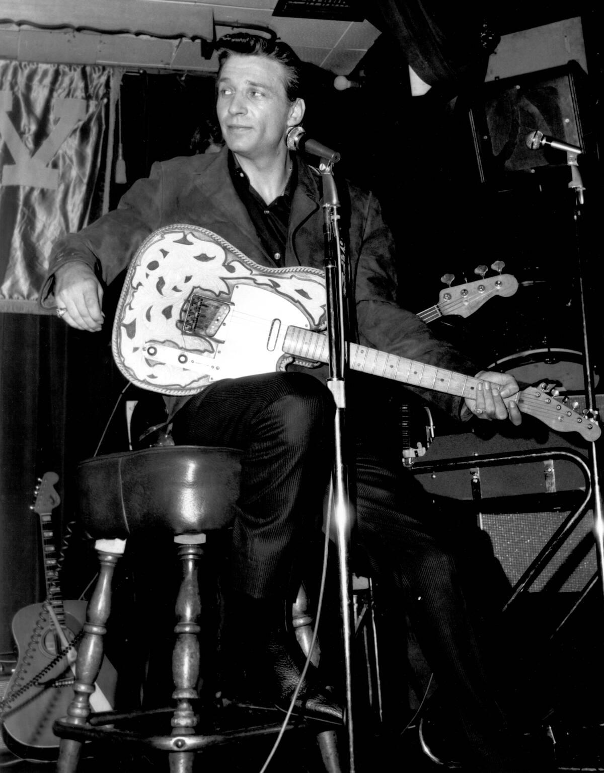 Waylon Jennings: The Outlaw Who Redefined Country Music With A Rebel Yell