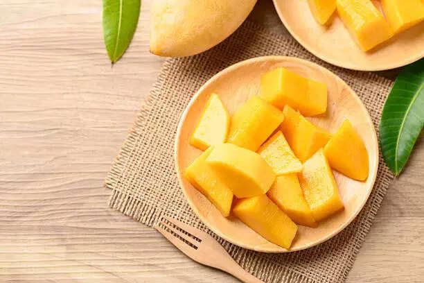 Is it okay to eat mango at night? Here’s what happens