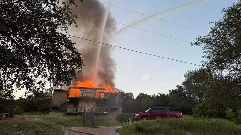 Fire destroys Travis County home
