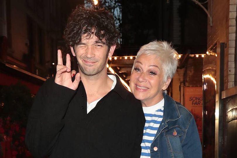 Matty Healy's mom breaks down in tears with son after Taylor Swift remarks