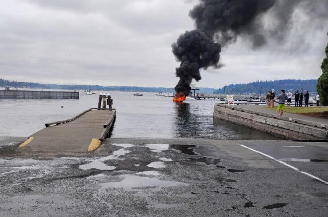 Boat fire in Renton leaves one injured