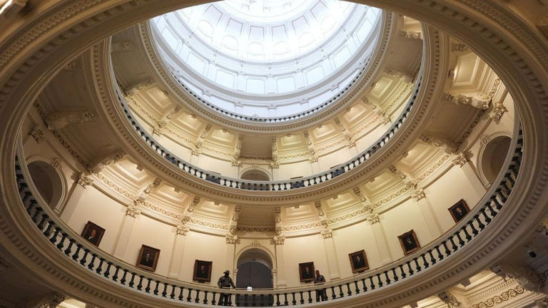 Texas House Democrats flee the state in bid to block GOP’s proposed ...