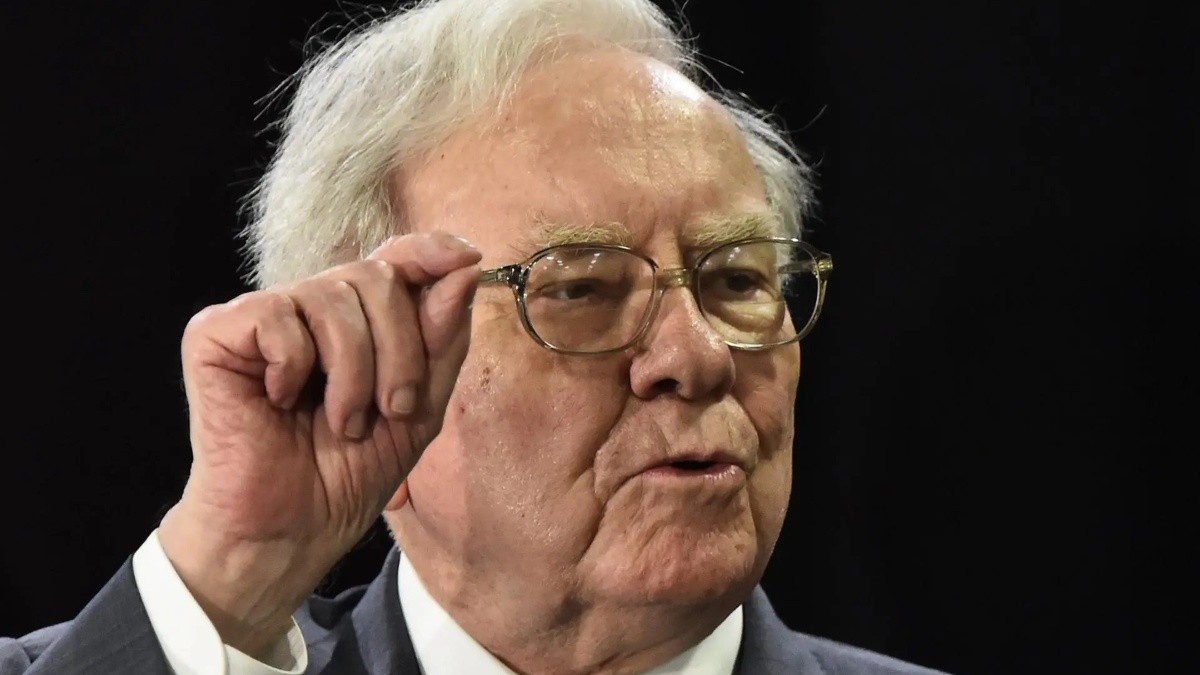 "Starting salary is not everything," Warren Buffett's advice to young ...