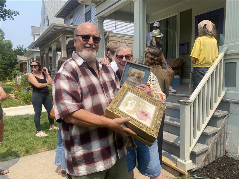 He designed the Summerfest smiley logo. His estate sale drew hundreds ...