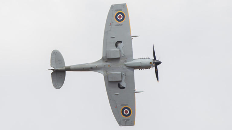 Why Did Some Spitfire Planes Have Clipped Wings?