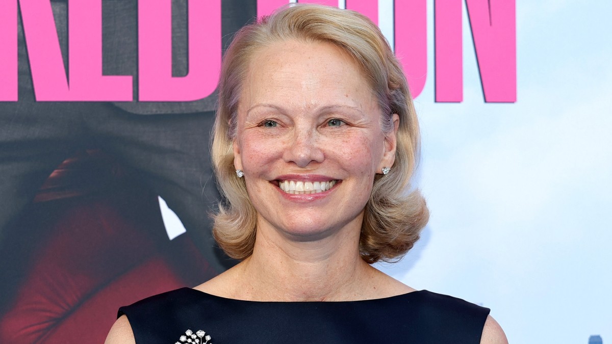 Pamela Anderson Turns Heads in Resurfaced ‘Baywatch’ Photo: ‘Still So ...