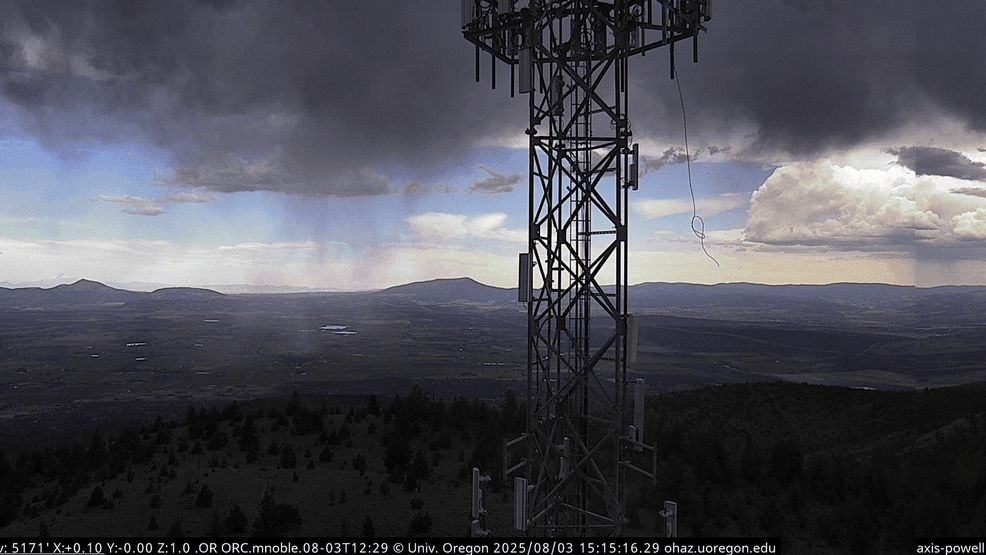 Severe and isolated dry thunderstorms form in central and eastern Oregon