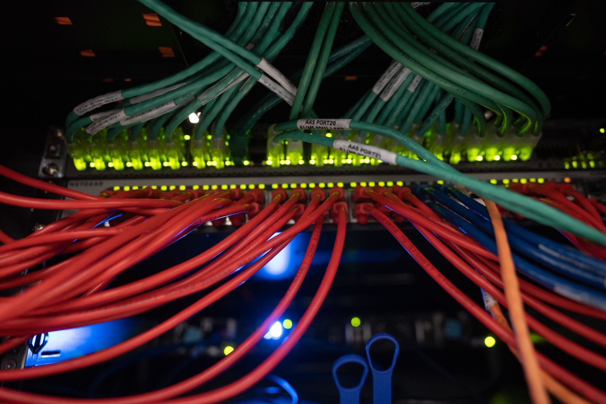 Amphenol Nears Deal to Buy CommScope’s Broadband Unit, WSJ Says