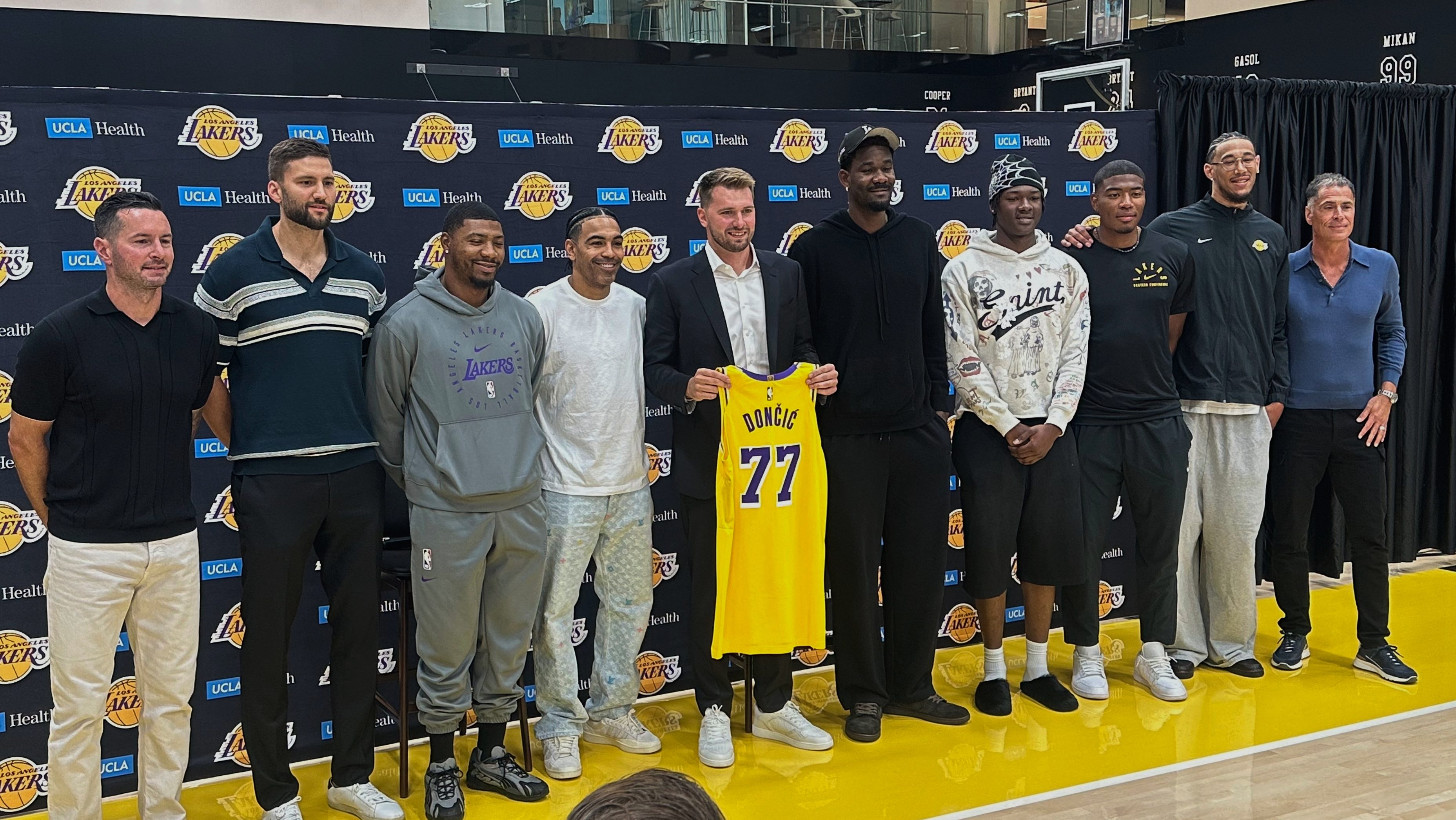 Luka Doncic renovó con los Lakers por $165 millones de dólares hasta 2028