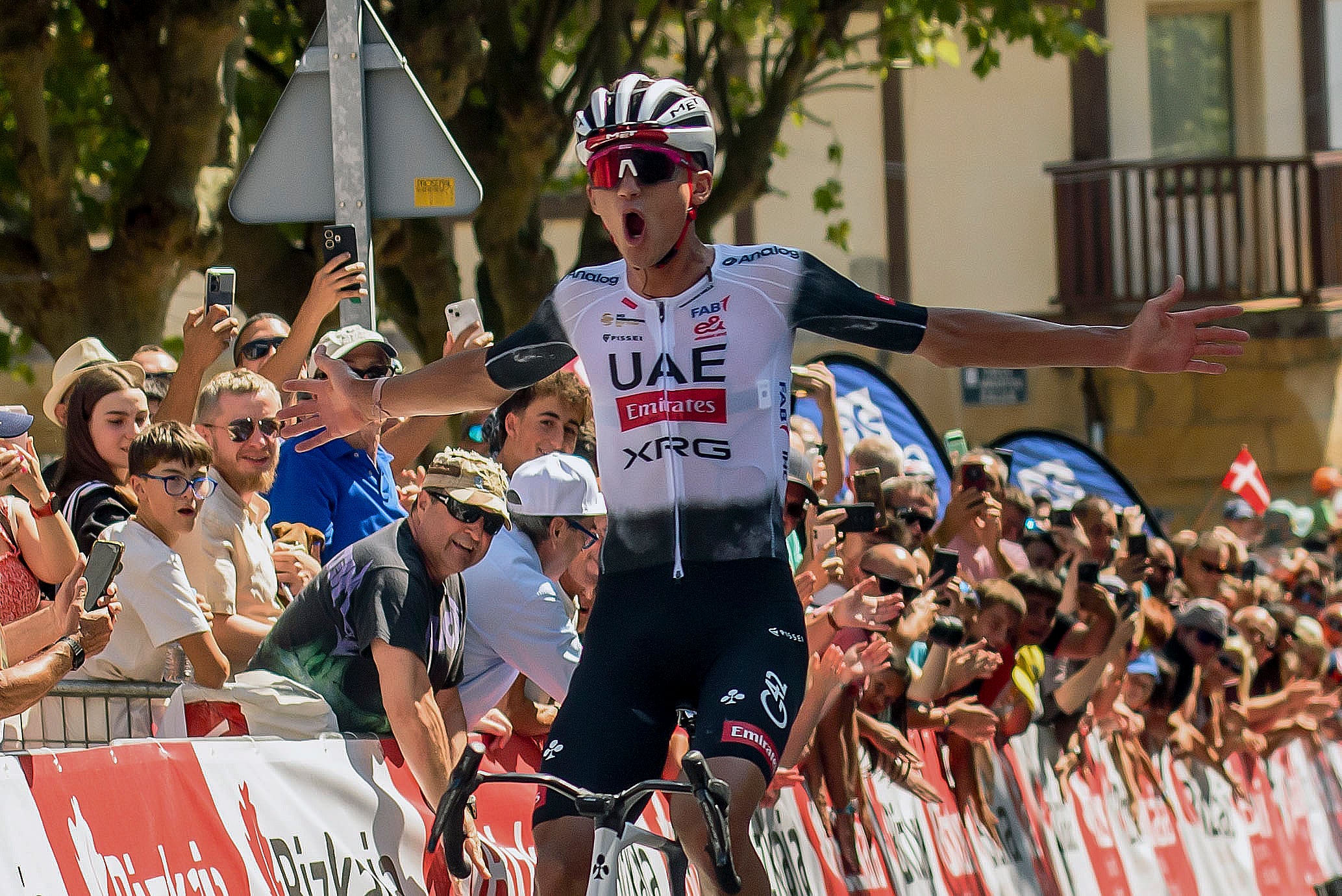 Isaac del Toro cierra la temporada con broche de oro; conquista el Giro ...