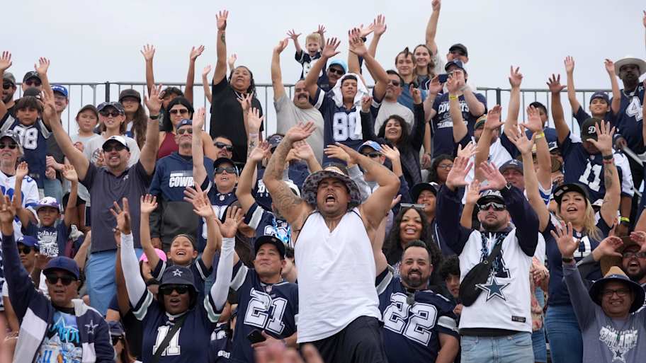Cowboys Fans Heckled Jerry Jones With Micah Parsons Signs, Chants at ...
