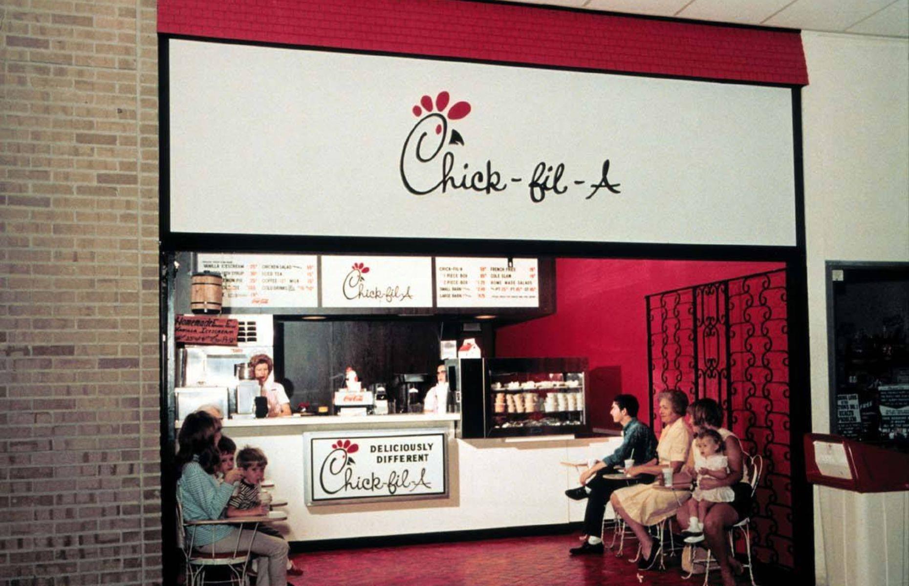 Incredible photos of how America's fast food scene changed over the years