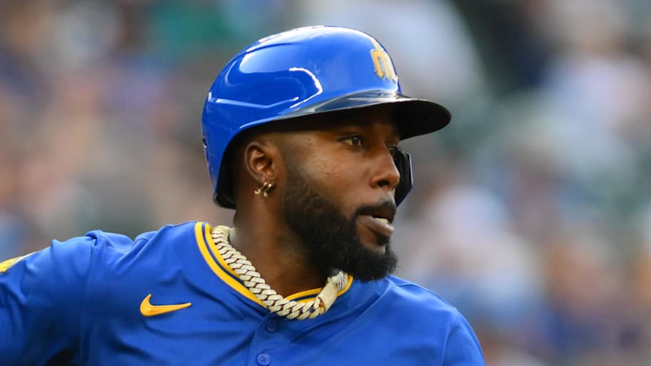 Seattle Mariners Outfielder Leading Major Leagues in Incredible Statistic