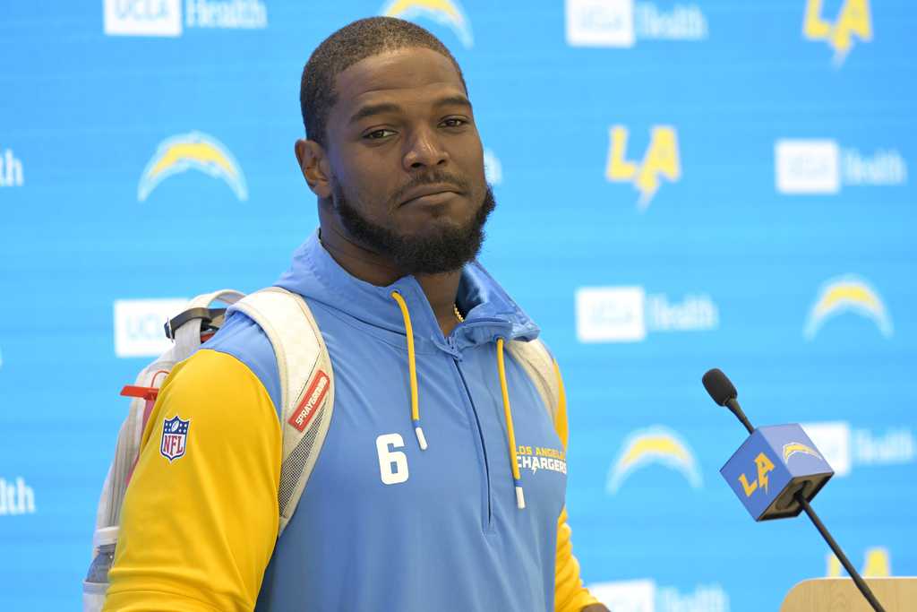 Chargers LB Denzel Perryman arrested on weapons charges and remains in jail