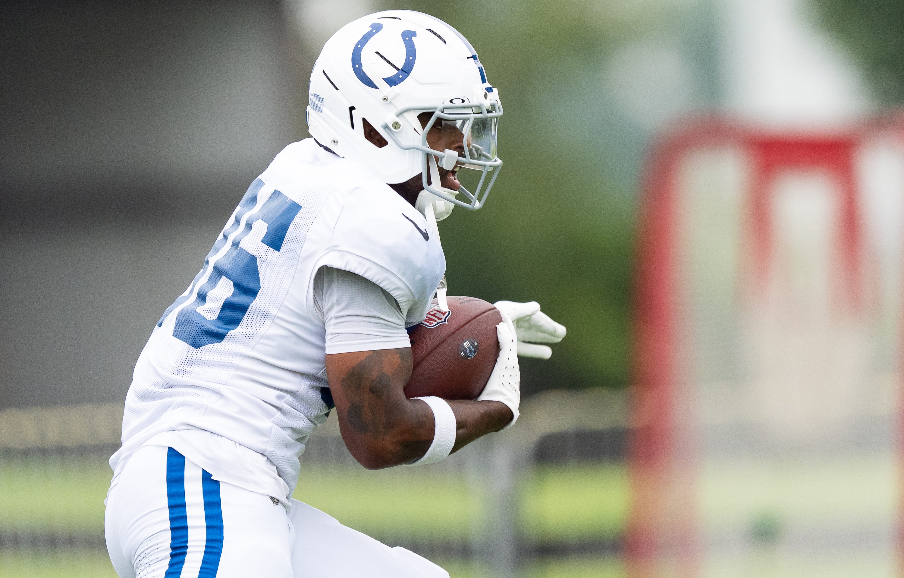 Colts reserve running back suffers severe ankle injury due to hip drop ...