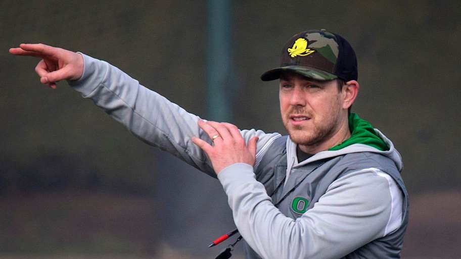 Oregon Ducks' Iapani Laloulu Leading New-Look Offensive Line