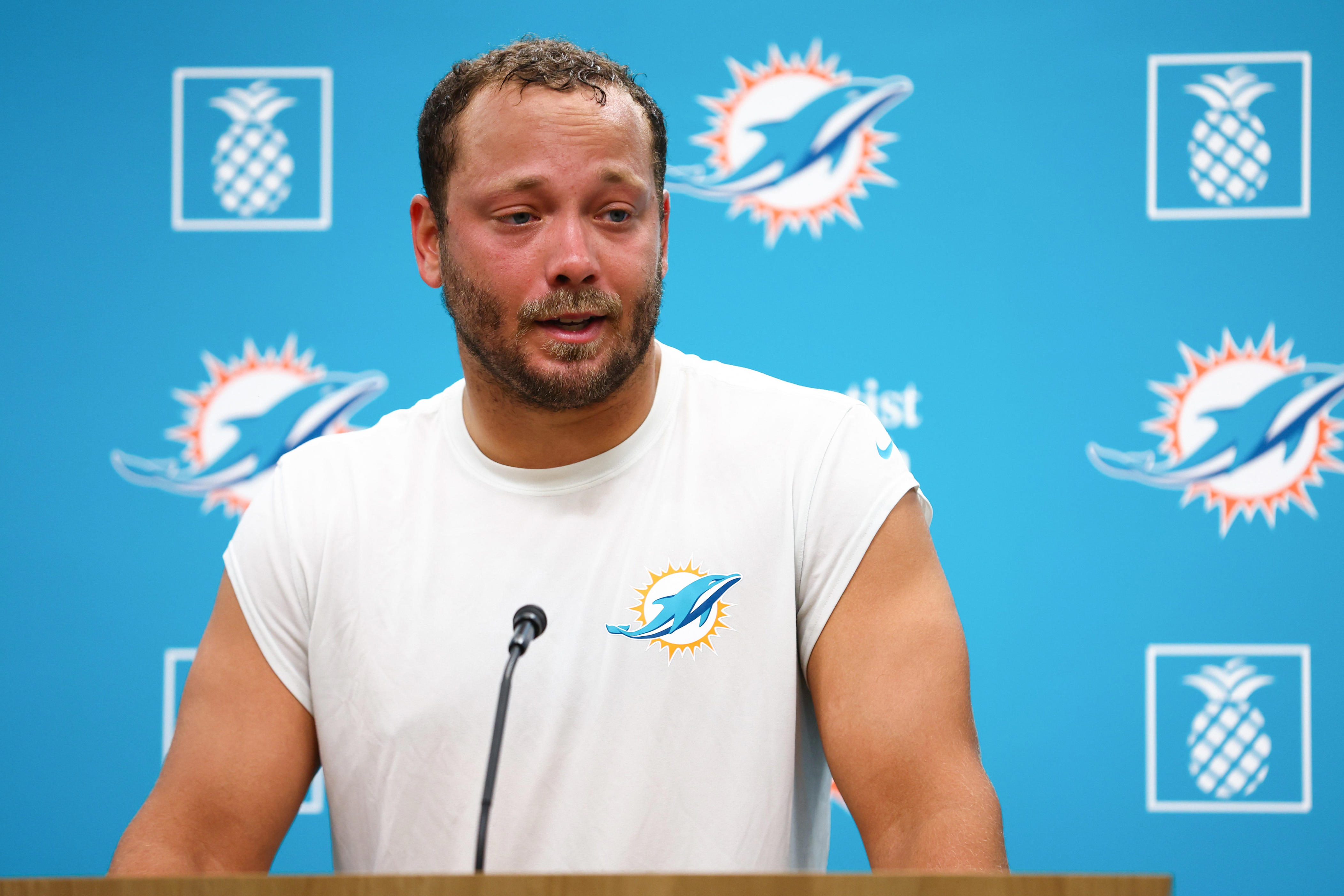 Dolphins FB lands in concussion protocol