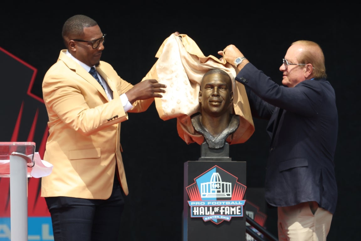 Awesome photos from the 2025 NFL Hall of Fame class enshrinement