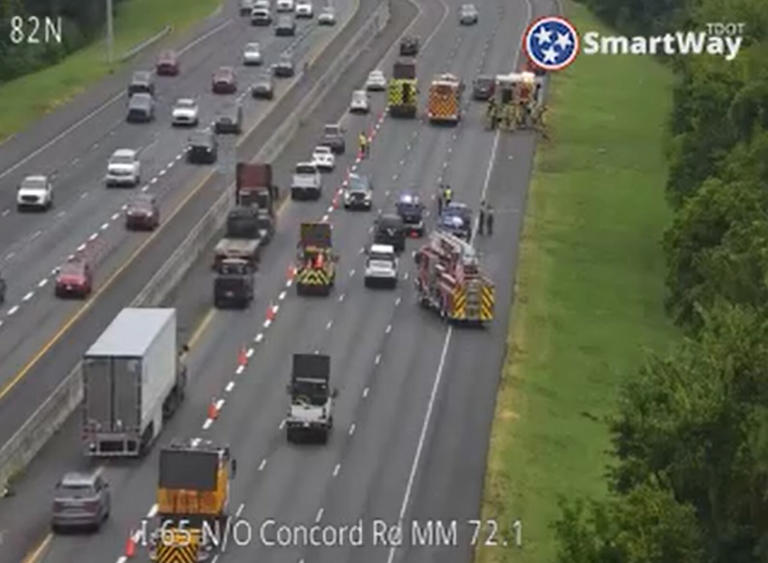 Crash shuts down lanes on I-65