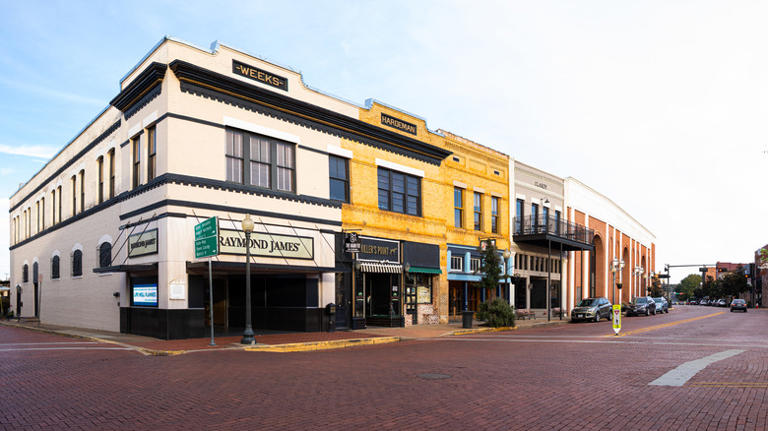 The Oldest City In Texas Is A Friendly Charmer With Natural Beauty ...