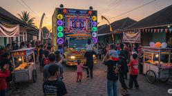 Sejarah dan Fenomena Sound Horeg: Dari Hajatan ke Dentuman Jalanan