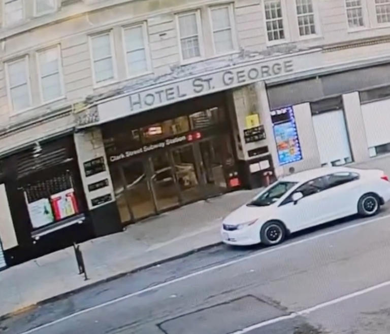 Massive concrete awning collapses onto NYC sidewalk in scary, ‘very ...