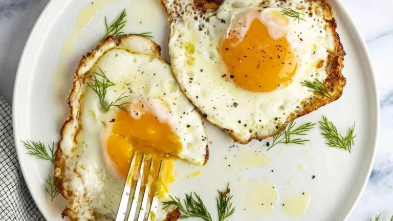 Boiled, poached, scrambled, or fried: Which egg cooking method gives ...