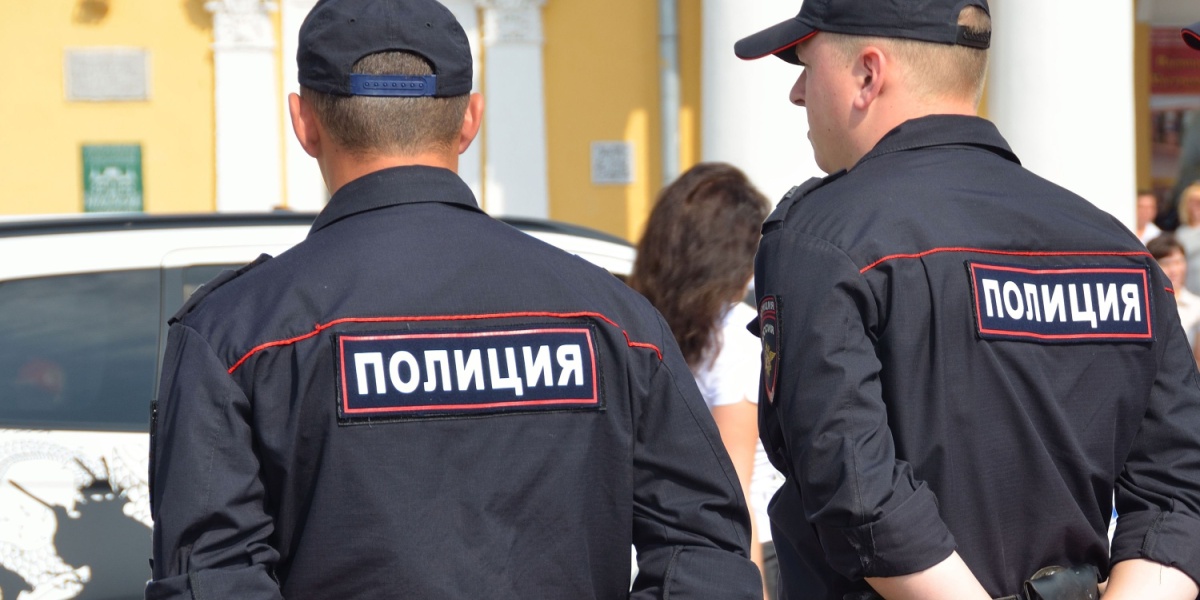 Russia detains 18-year-old singer over anti-war street performance