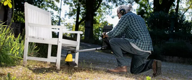 Cómo eliminar malas hierbas correctamente: guía completa y práctica
