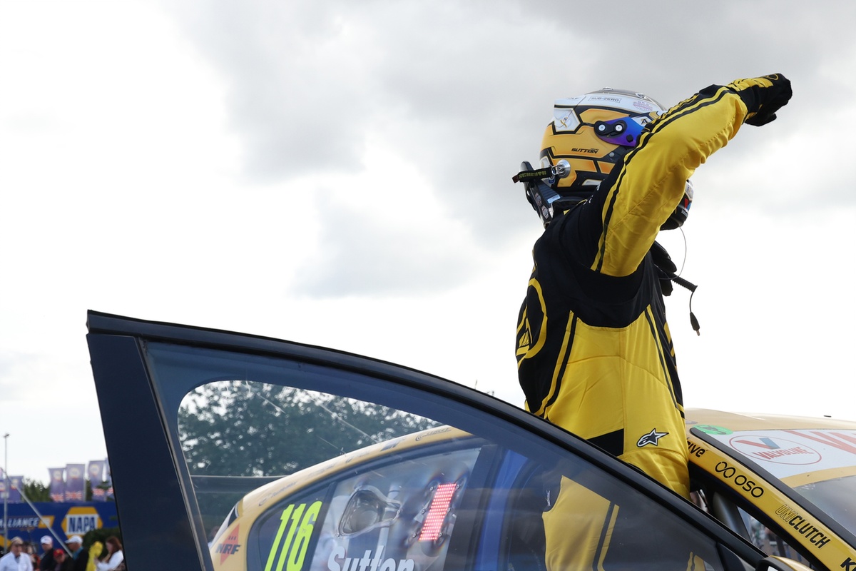 BTCC Croft: Sutton defeats Ingram in crash-strewn finale