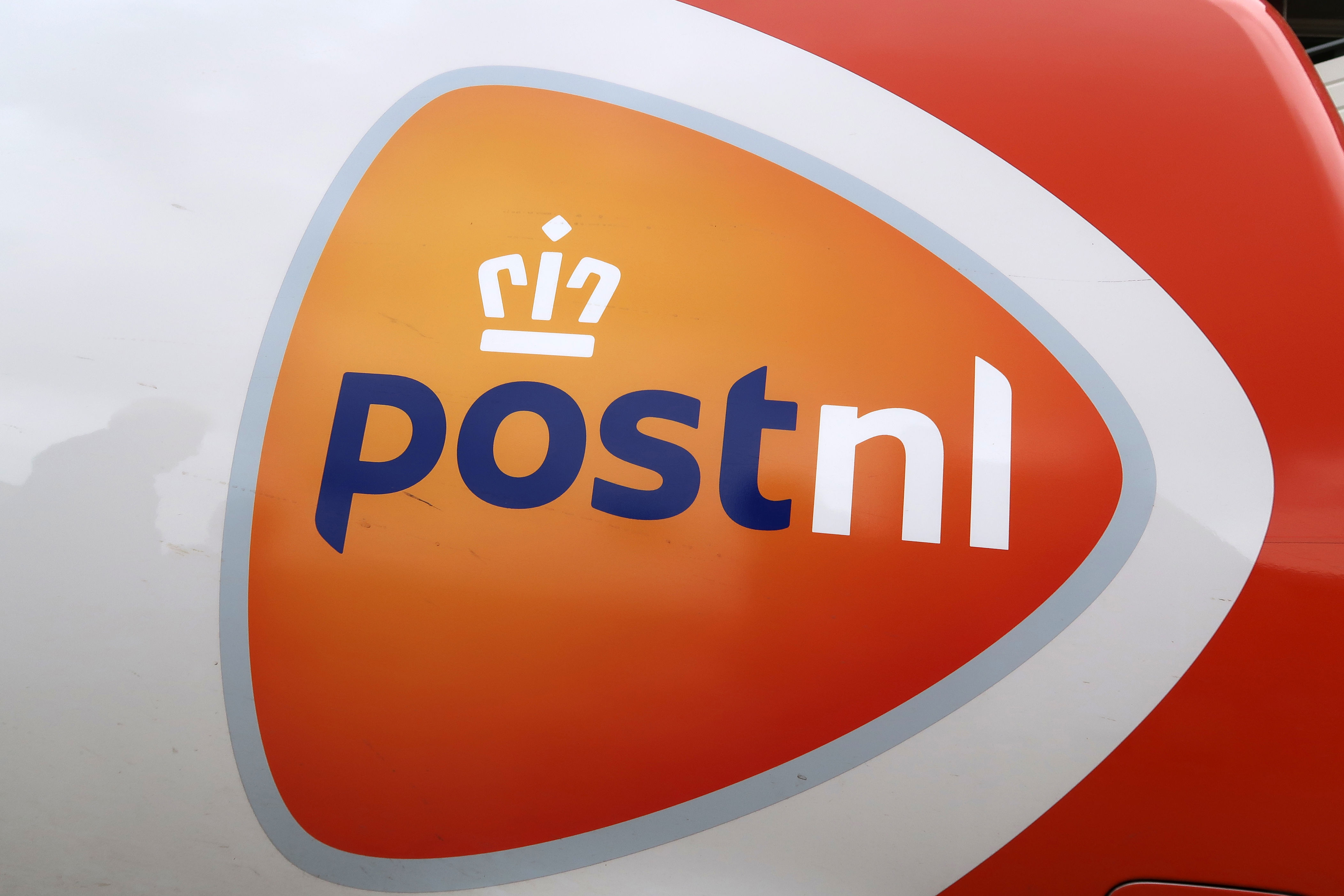 PostNL stapt naar rechter voor financiële steun Nederlandse overheid ...