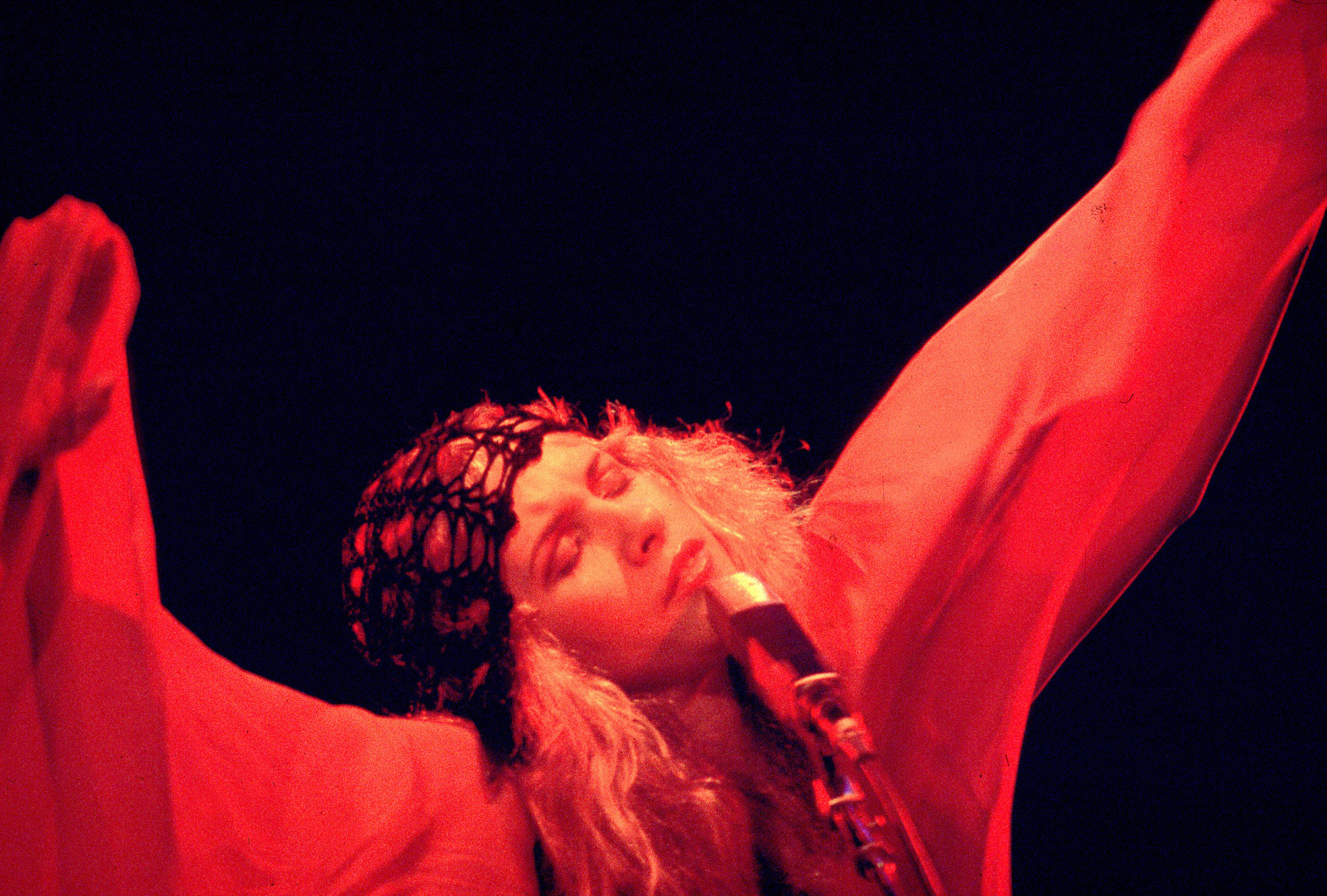 Sounds of silence: singers who lost their voices