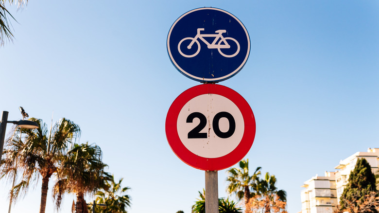 Rick Steves Reveals What Red And Blue Signs Mean While You're Driving ...