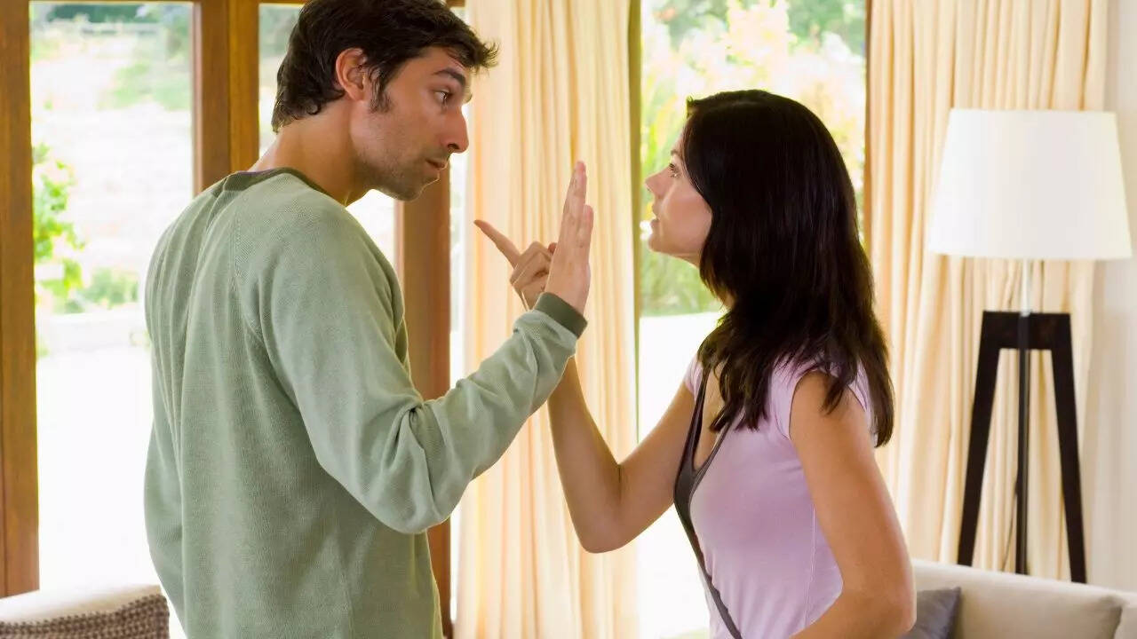 7 hacks to diffuse conflict with your partner, as per psychology