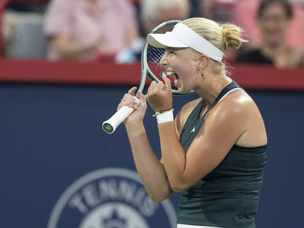 Tauson sorprende a la campeona de Wimbledon Iga Swiatek y avanza a ...