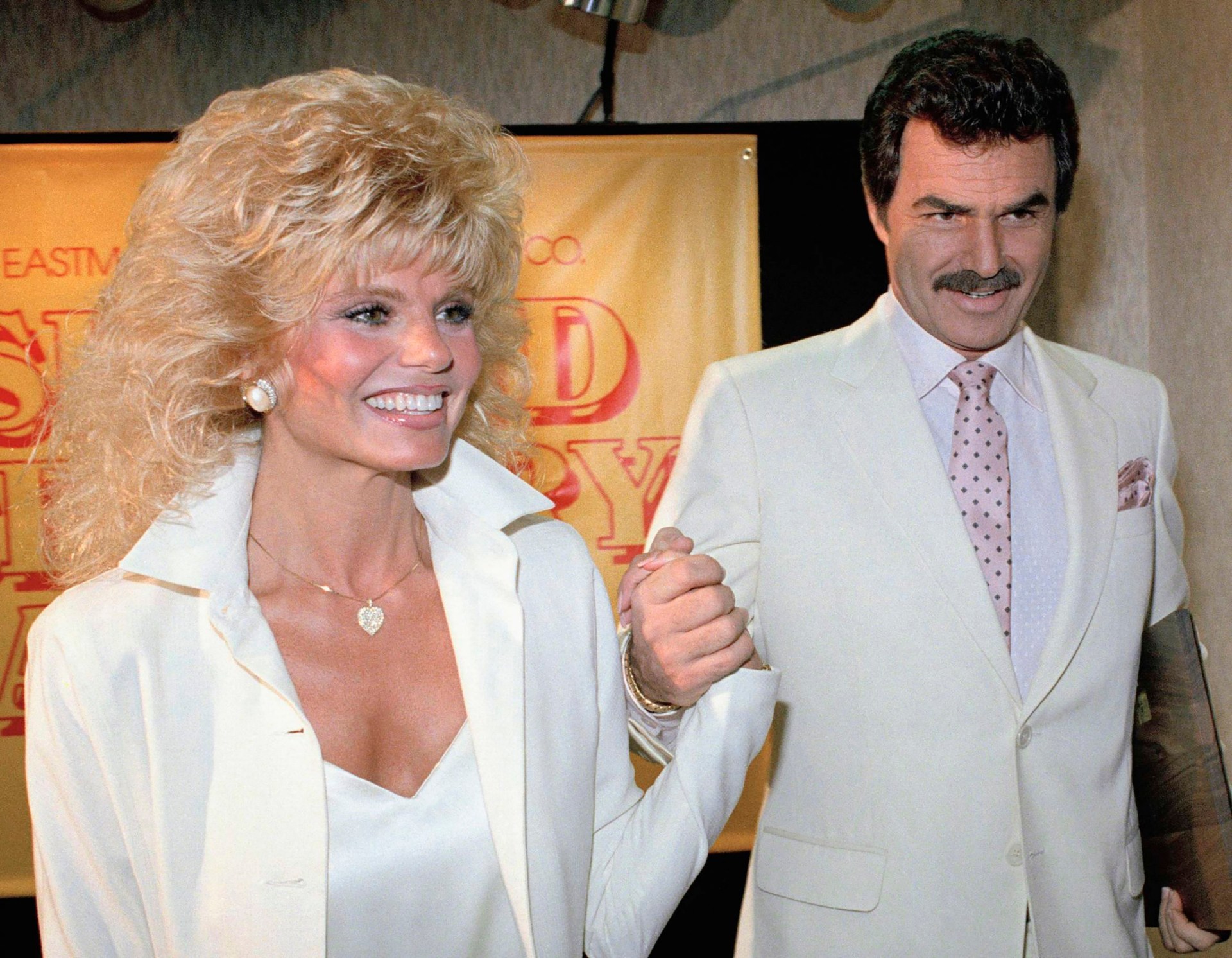 Burt Reynolds' ex-wife and 80s star Loni Anderson dies